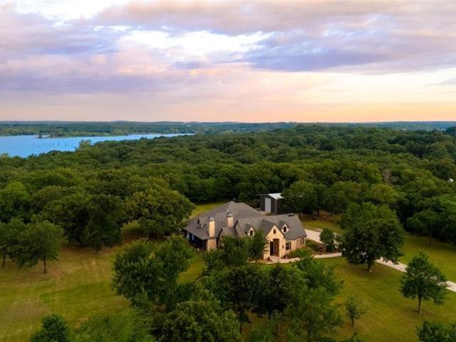 99 Lake Dr, Tioga, TX 76271