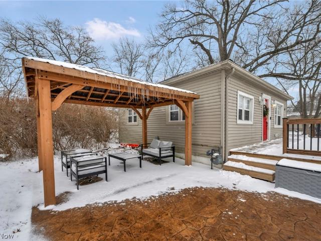 99 Meadowridge Road