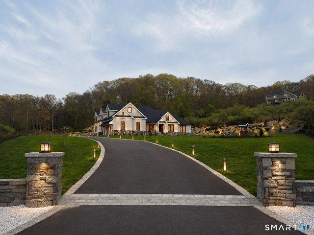 99 Mesa Dr, Bethany, CT 06524