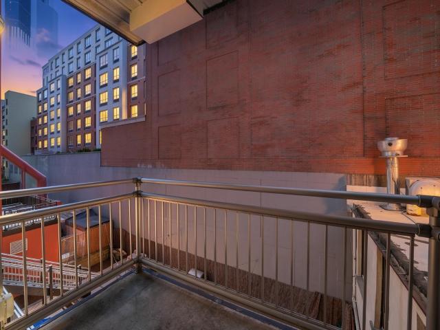 99 Montgomery St # 3C