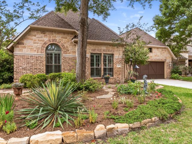 99 N Mews Wood Court