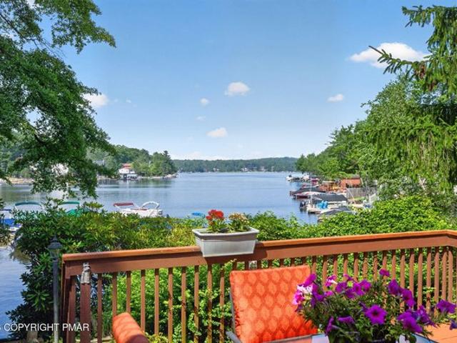 99 N Lake Dr, Lake Harmony, PA 18624