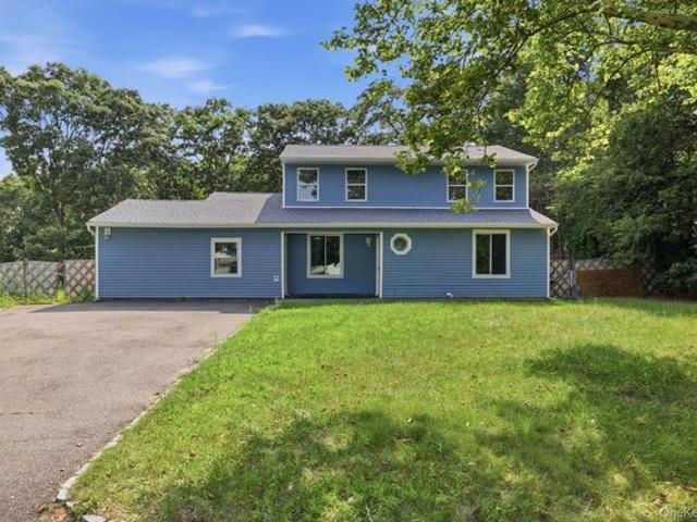 99 Ontario St, Port Jefferson Station, NY 11776