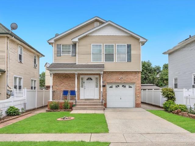 99 Ormond St, Hempstead, NY 11550