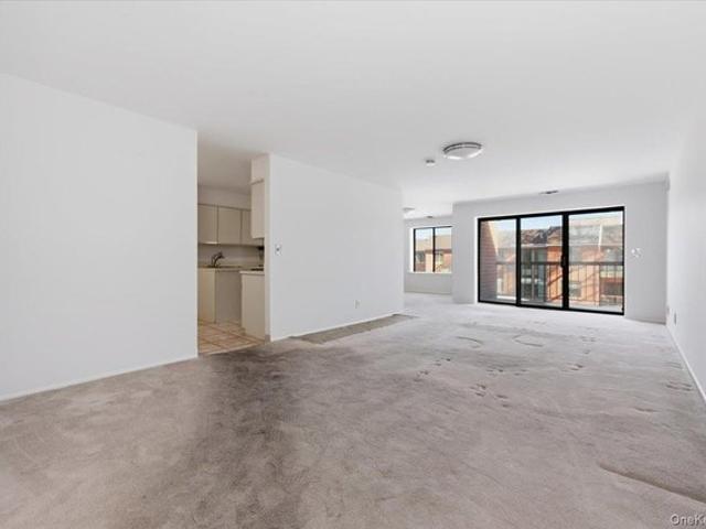 99 S Park Ave Apt 314, Rockville Centre, NY 11570