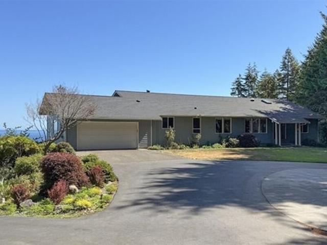 99 S Point Rd, Port Angeles, WA 98363