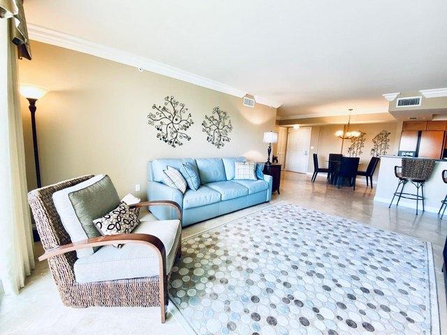 99 SE Mizner Blvd Apt 627, Boca Raton, FL 33432