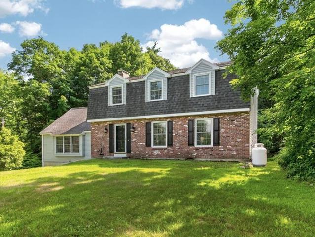 99 Stage Rd, Hampstead, NH 03841