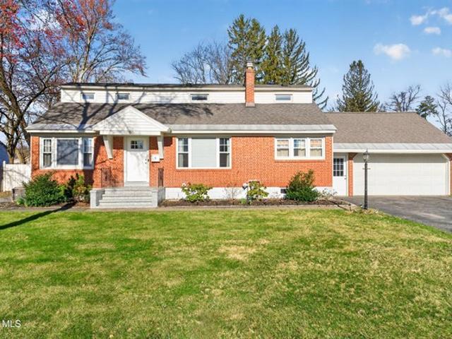 9 Mullen Dr, Rotterdam, NY 12306