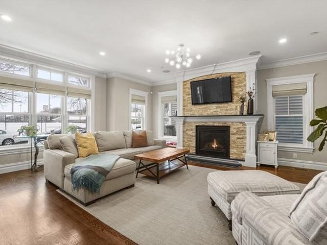 9 M St Apt 2, Boston, MA 02127