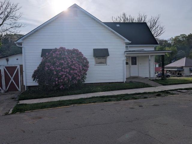 9 Madison St, Glouster, OH 45732