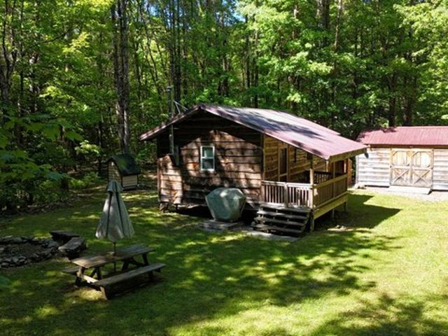 9 Maple Landing Rd, Altmar, NY 13302