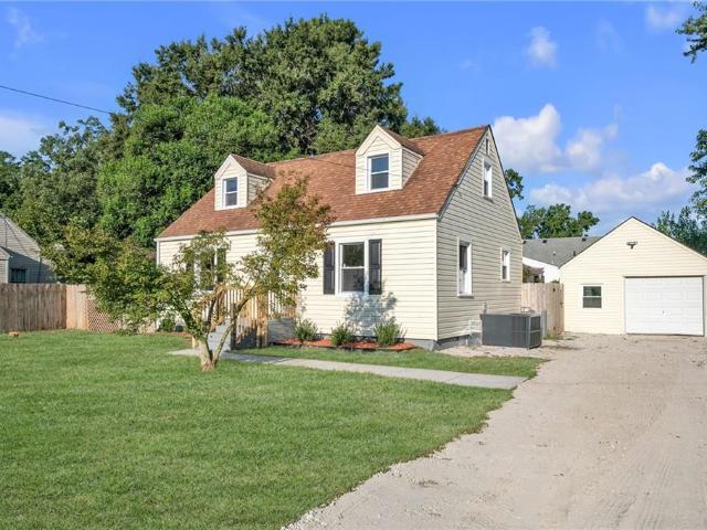 9 Maurice AVE
