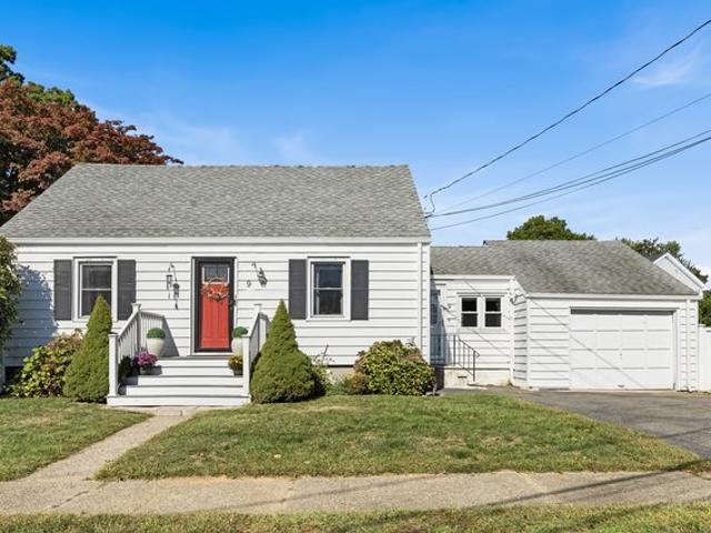 9 Mayflower Ct, Milford, CT 06460