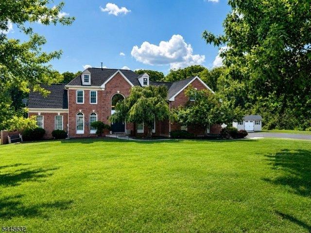 9 Meadow Run Rd, Holland Township, NJ 08848
