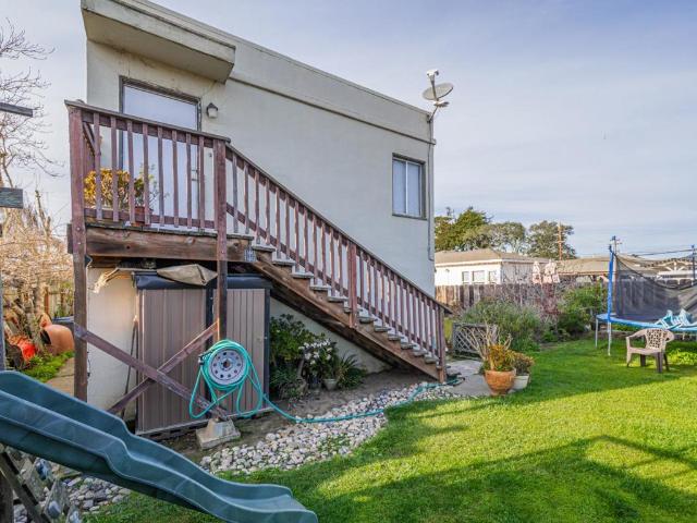 9 Memorial Avenue