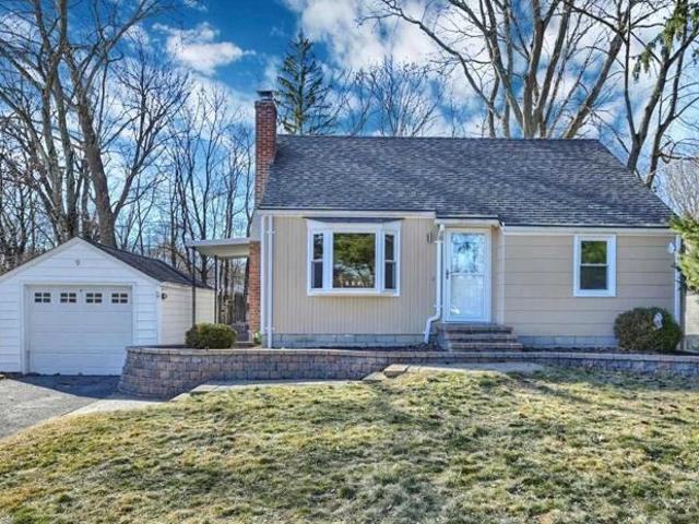 9 Memory Ln, Poughkeepsie, NY 12601