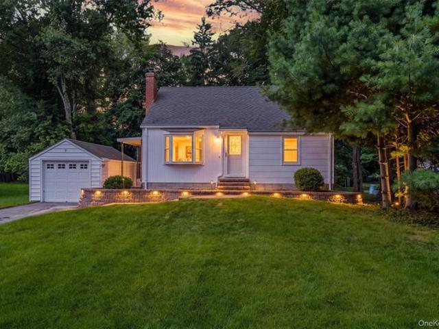9 Memory Ln, Poughkeepsie, NY 12603