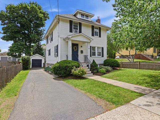 9 Mendum St, Melrose, MA 02176