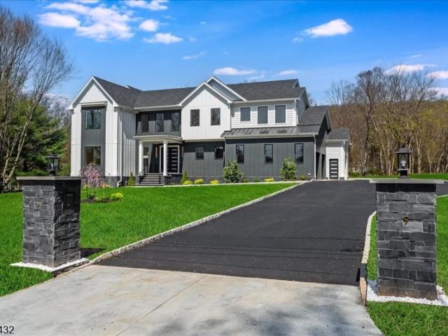 9 Midvale Dr