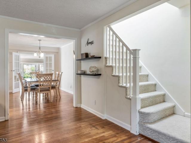 9 Midway Dr