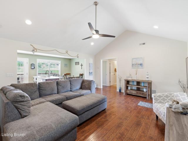 9 Mockingbird Dr