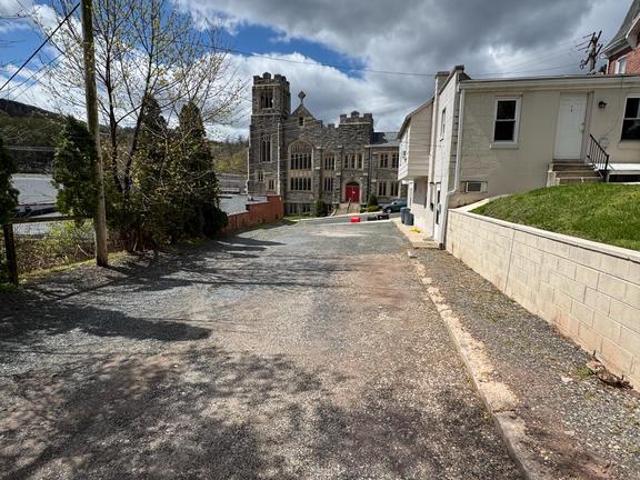 9 N Church Street # 1R