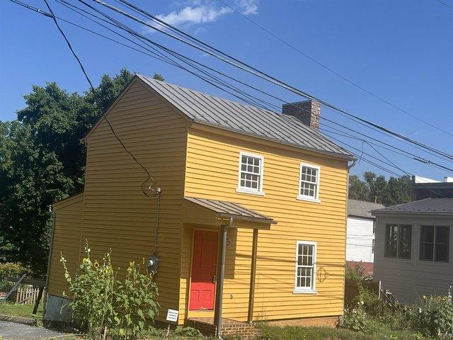 9 N Jefferson St, Staunton, VA 24401