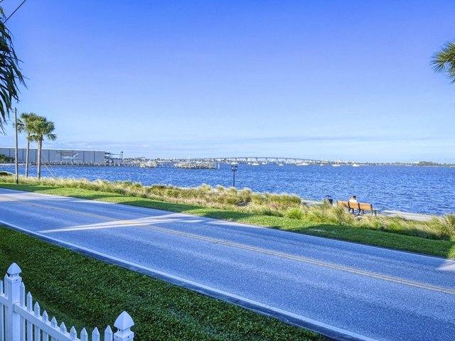 9 NE Nautical Dr, Jensen Beach, FL 34957