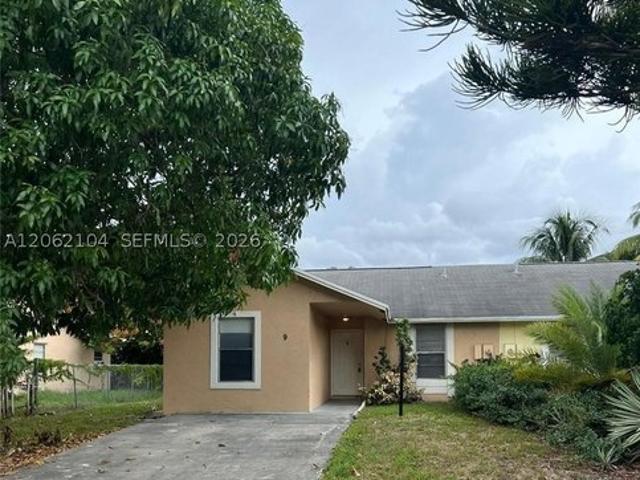 9 NE 44th St, Deerfield Beach, FL 33064