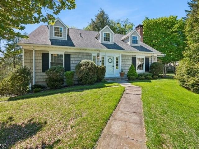 9 Overlook Ter, Millburn, NJ 07078