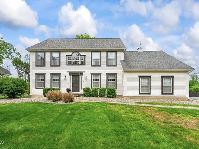 9 Owasco Ct, Niskayuna, NY 12309