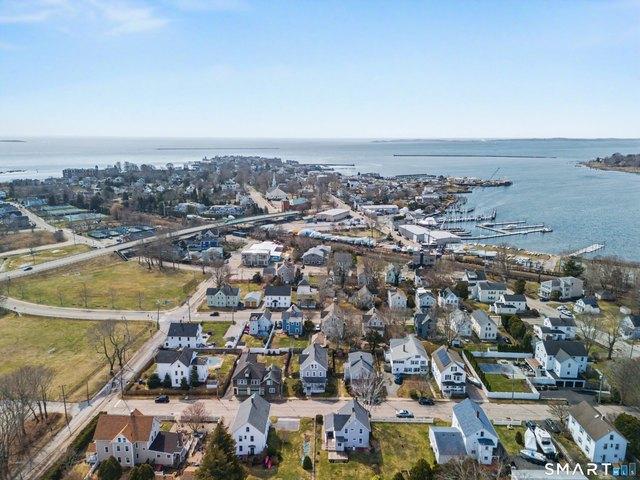 9 Oak Dr, Stonington, CT 06378