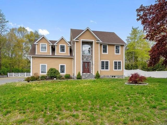 9 Oak Ln, Danbury, CT 06811