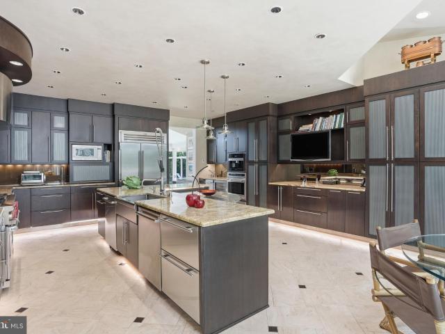 9 Oaklyn Ct, Potomac, MD 20854 | MLS #MDMC2228