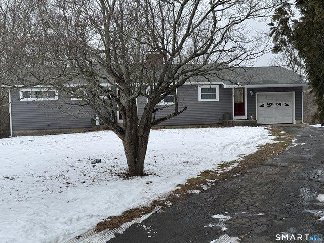 9 Oakridge Dr, Ledyard, CT 06335