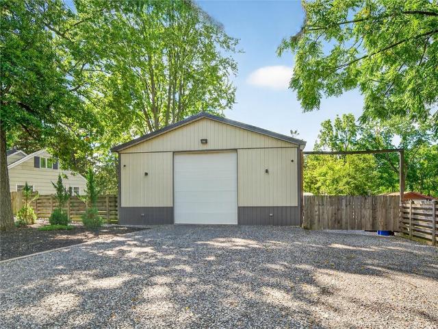 9 Oakwood Ln