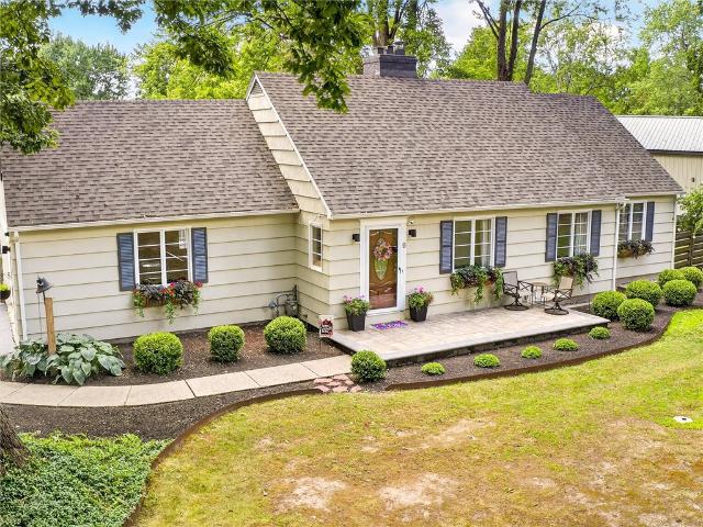 9 Oakwood Ln, Wheatland, NY 14546 | MLS #R1681 | Compass