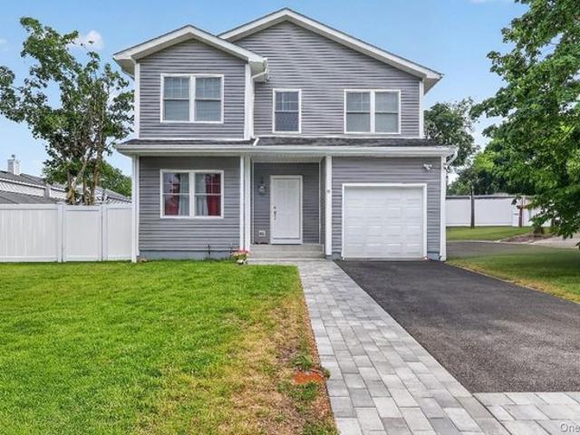 9 Okane St, Central Islip, NY 11722