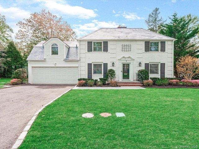 9 Old Colony Ln, Great Neck, NY 11023