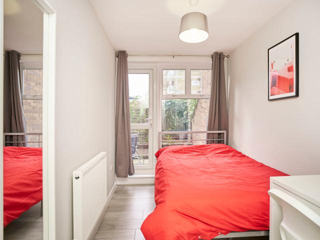 9 Ollerton – Room 1