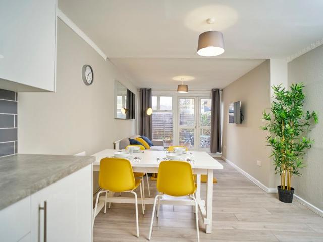 9 Ollerton – Room 1