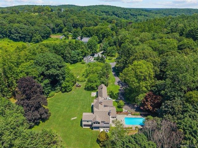 9 Oregon Rd, Bedford Corners, NY 10549