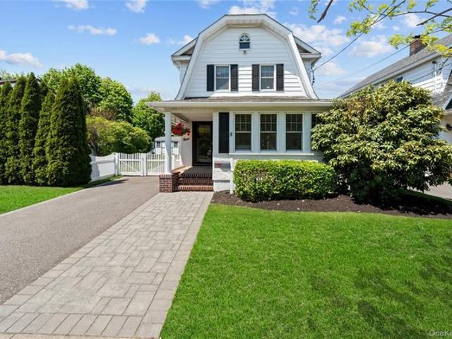 9 Ormond St, Rockville Centre, NY 11570