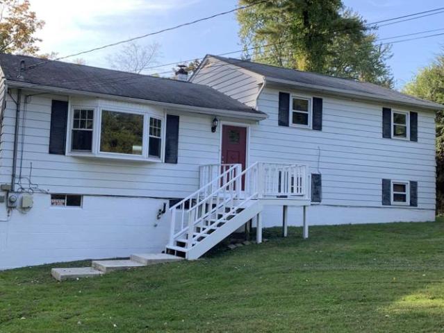 9 Austin Ct, Poughkeepsie, NY 12603
