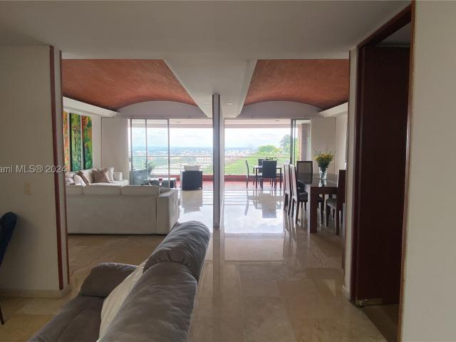 9 Avenida 1002