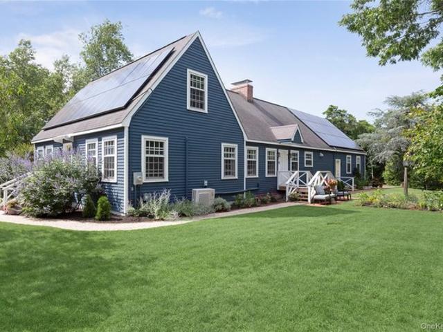 9 Aberdeen Ln, Southampton, NY 11968