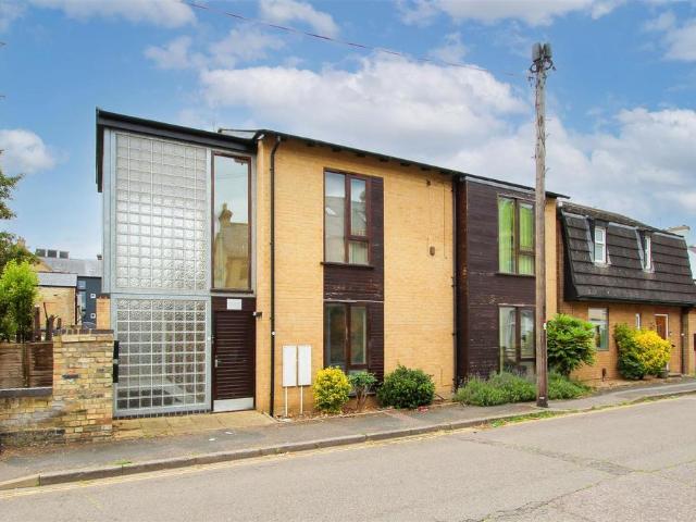 9 Alpha Road, Cambridge CB4 1 bed apartment to rent £1,600 pcm £369 pw