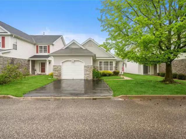 9 ARIEL DR # 9, MIDDLE ISLAND, NY 11953 Condo/Townhome For Sal.