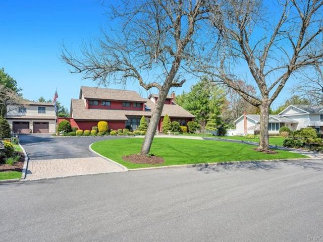 9 Artisan Ave, Huntington, NY 11743